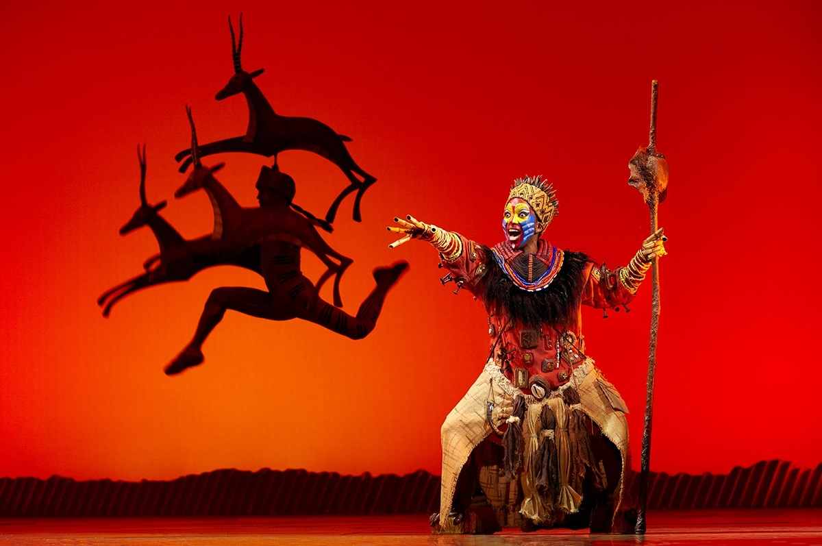 The Lion King Broadway Cast Entertain on NYC Subway Car - Artcentron