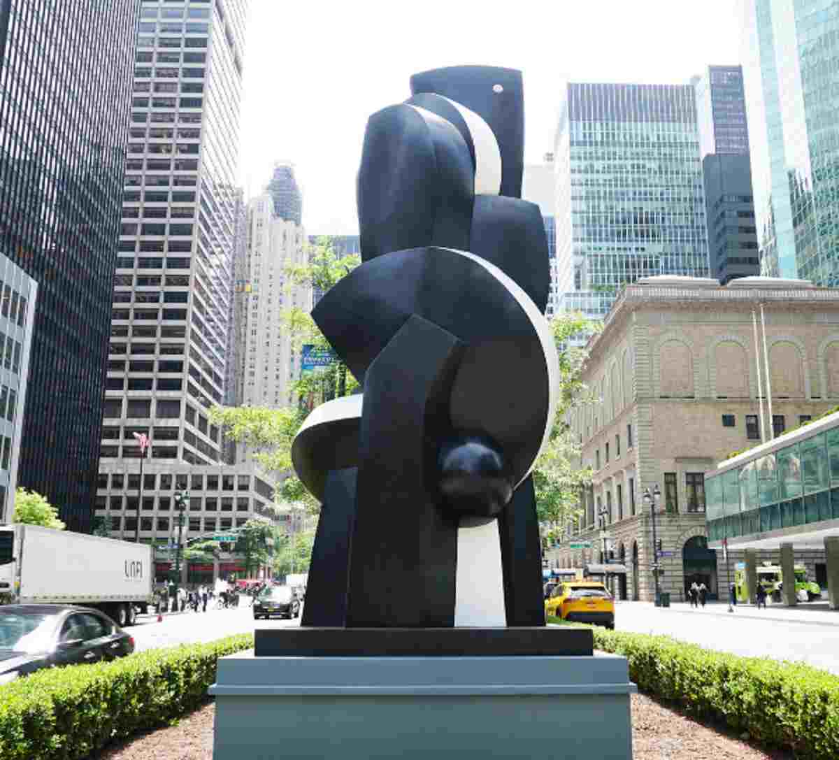 Twelve Monumental Sculptures by Sophia Vari: A Tribute to Artistry on ...