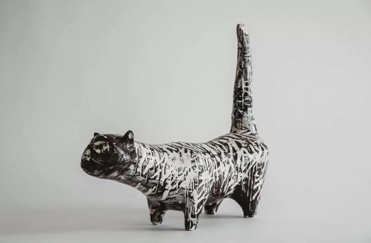 A Ceramic Cat Crafted By David Hockney Exceeds Expectations at Auction ...